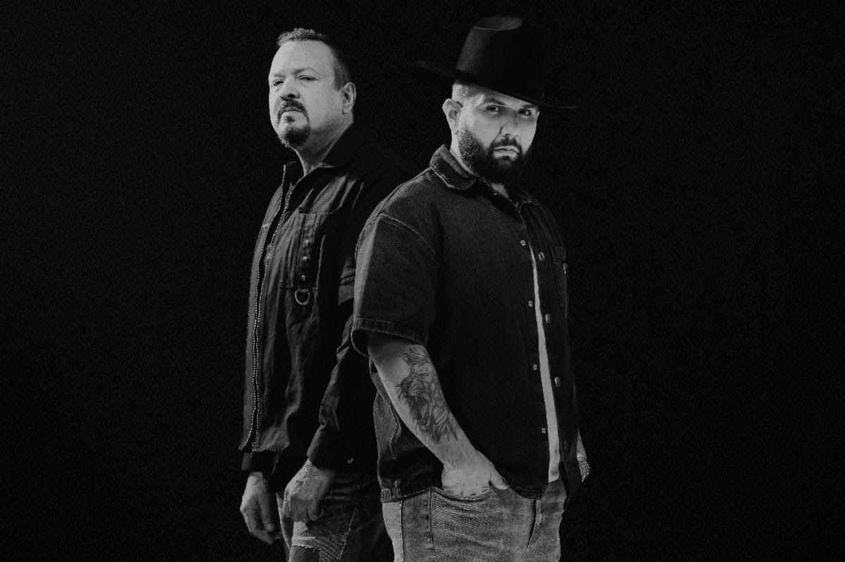 Carín León Y Pepe Aguilar Estrenan Videoclip De Lamentablemente